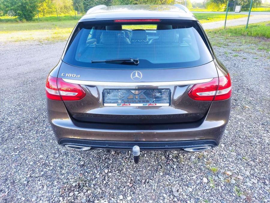 Brown Mercedes-Benz C 180 2018 in Sakiai, with an engine capacity of 1.60 L and mileage of 209 thousand km for 10900 €, photo 9 on AUTOMOTO.COM.LV