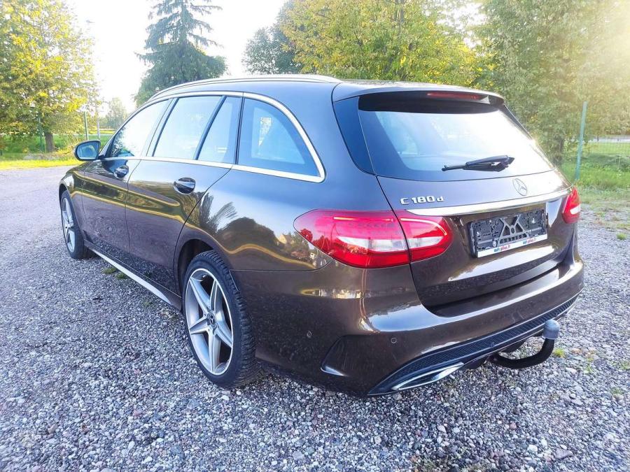 Brown Mercedes-Benz C 180 2018 in Sakiai, with an engine capacity of 1.60 L and mileage of 209 thousand km for 10900 €, photo 10 on AUTOMOTO.COM.LV