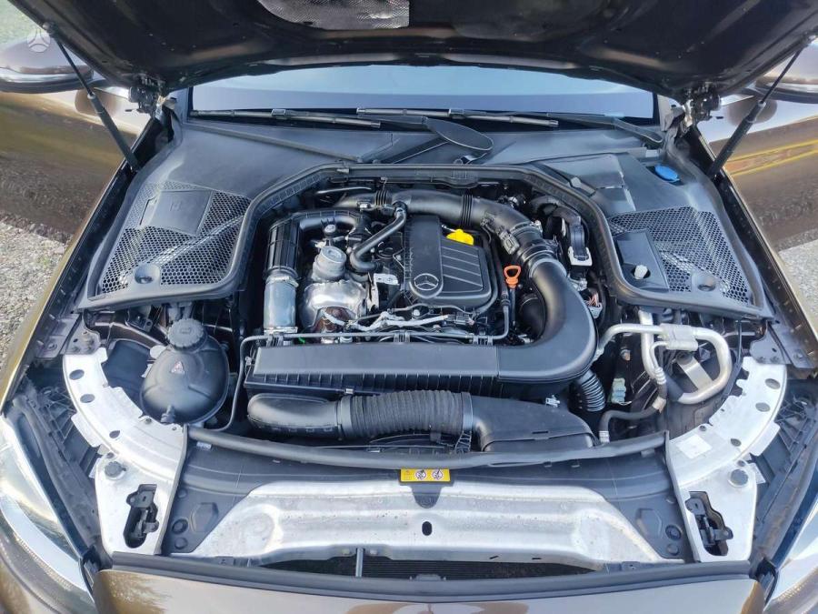 Brown Mercedes-Benz C 180 2018 in Sakiai, with an engine capacity of 1.60 L and mileage of 209 thousand km for 10900 €, photo 11 on AUTOMOTO.COM.LV