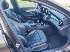Brown Mercedes-Benz C 180 2018 in Sakiai, with an engine capacity of 1.60 L and mileage of 209 thousand km for 10900 €, photo 17 on AUTOMOTO.COM.LV