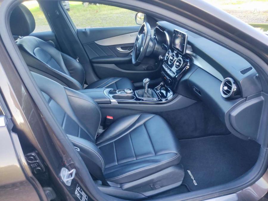 Brown Mercedes-Benz C 180 2018 in Sakiai, with an engine capacity of 1.60 L and mileage of 209 thousand km for 10900 €, photo 17 on AUTOMOTO.COM.LV