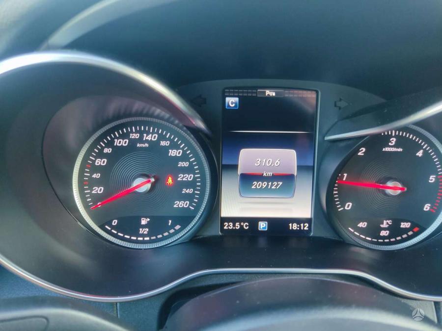 Brown Mercedes-Benz C 180 2018 in Sakiai, with an engine capacity of 1.60 L and mileage of 209 thousand km for 10900 €, photo 21 on AUTOMOTO.COM.LV