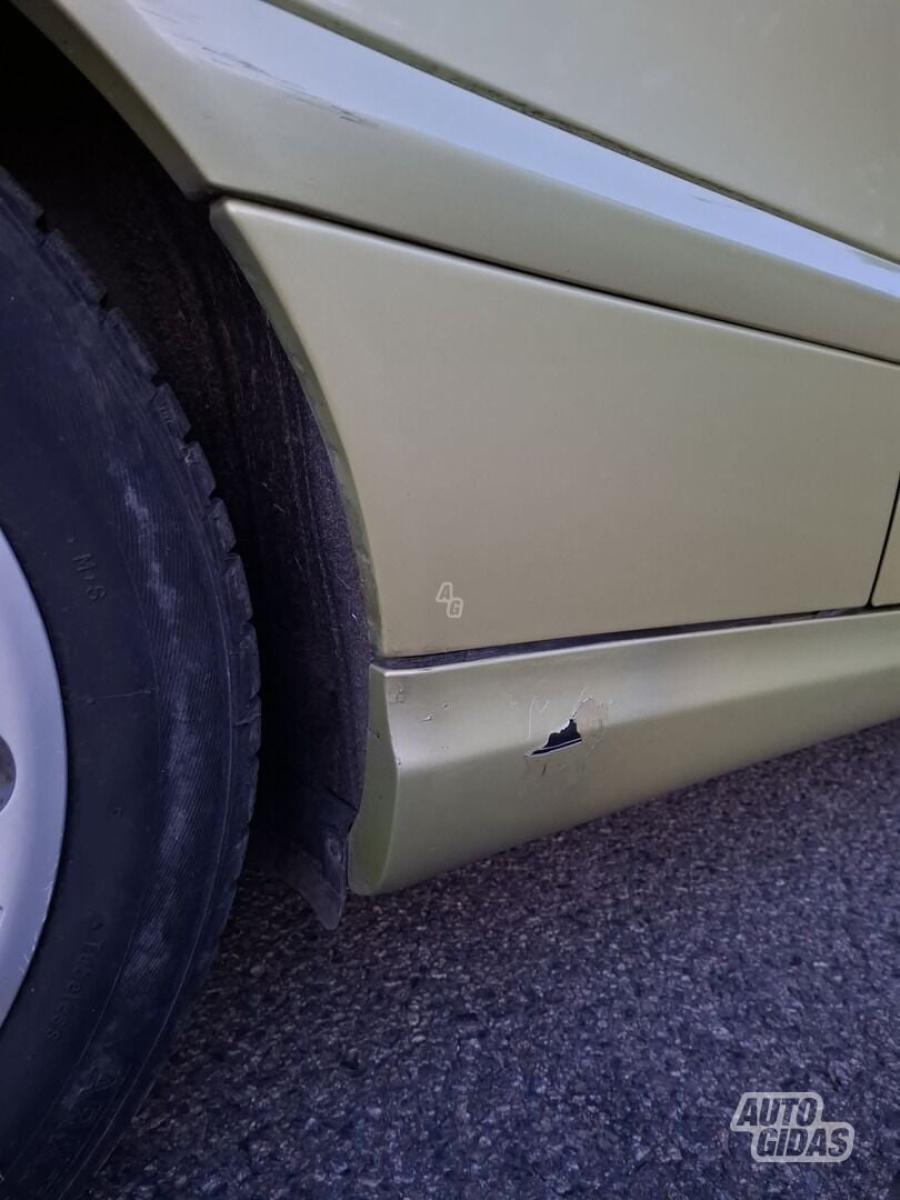 Mercedes-Benz C 180 2001 in Alytus, with an engine capacity of 2.00 L and mileage of 212 thousand km for 1750 €, photo 9 on AUTOMOTO.COM.LV