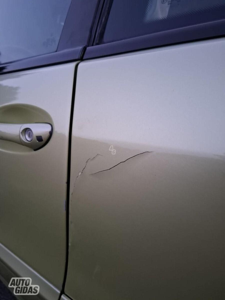 Mercedes-Benz C 180 2001 in Alytus, with an engine capacity of 2.00 L and mileage of 212 thousand km for 1750 €, photo 6 on AUTOMOTO.COM.LV