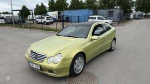 Green Mercedes-Benz C 180 2001 in Alytus, with an engine capacity of 2.00 L and mileage of 212 thousand km for 750 €, photo 1 on AUTOMOTO.COM.LV