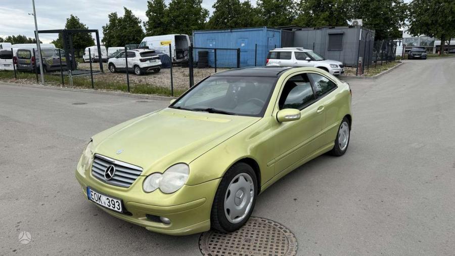 Green Mercedes-Benz C 180 2001 in Alytus, with an engine capacity of 2.00 L and mileage of 212 thousand km for 750 €, photo 1 on AUTOMOTO.COM.LV