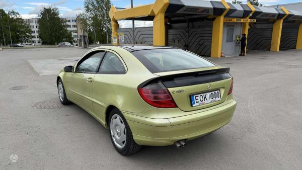 Green Mercedes-Benz C 180 2001 in Alytus, with an engine capacity of 2.00 L and mileage of 212 thousand km for 750 €, photo 3 on AUTOMOTO.COM.LV