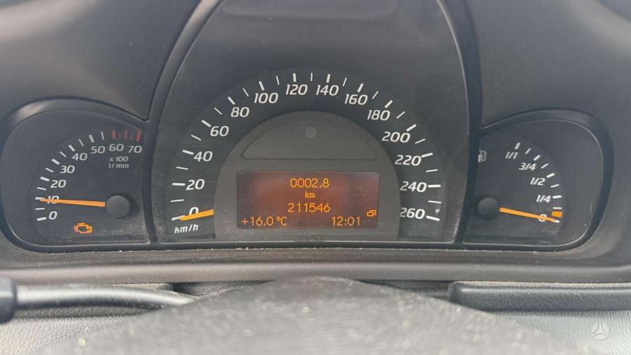 Green Mercedes-Benz C 180 2001 in Alytus, with an engine capacity of 2.00 L and mileage of 212 thousand km for 750 €, photo 9 on AUTOMOTO.COM.LV