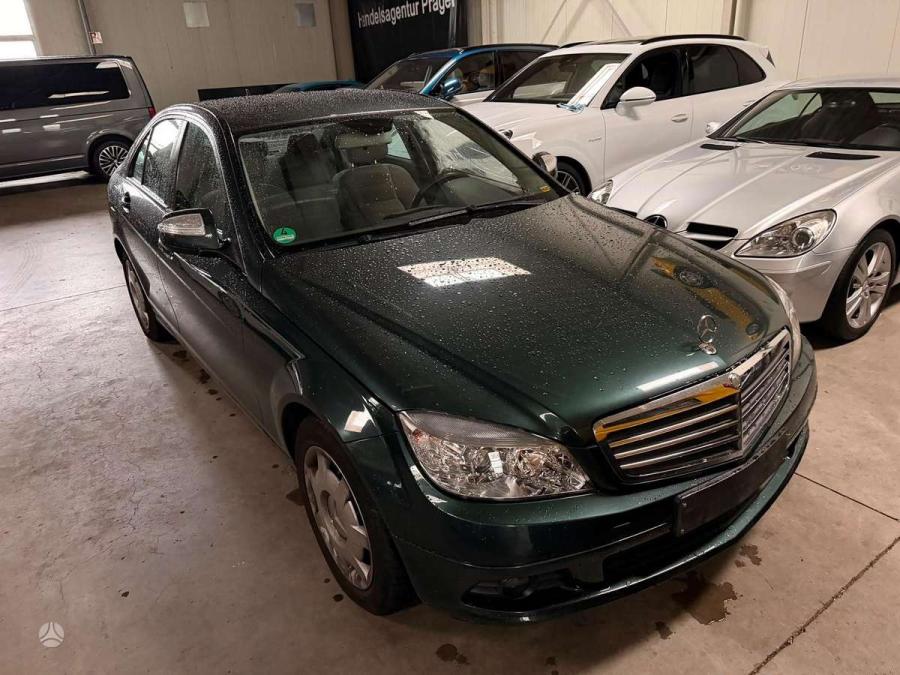 Green Mercedes-Benz C 180 2007 in Jurbarkas, with an engine capacity of 1.80 L and mileage of 180 thousand km for 3399 €, photo 3 on AUTOMOTO.COM.LV