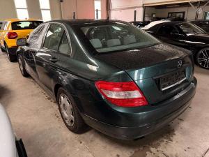 Green Mercedes-Benz C 180 2007 in Jurbarkas, with an engine capacity of 1.80 L and mileage of 180 thousand km for 3399 €, photo 4 on AUTOMOTO.COM.LV