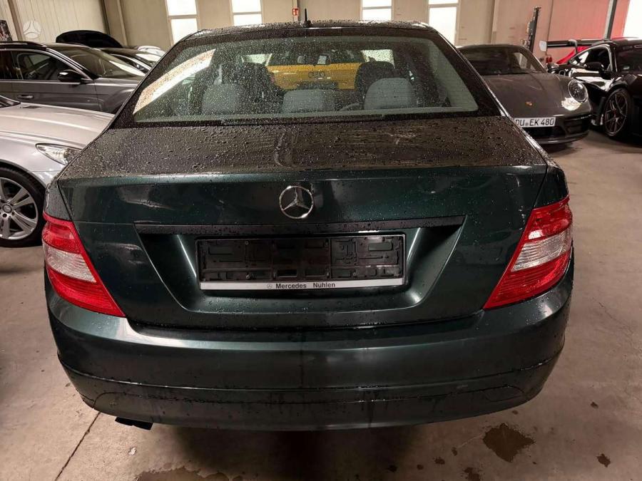 Green Mercedes-Benz C 180 2007 in Jurbarkas, with an engine capacity of 1.80 L and mileage of 180 thousand km for 3399 €, photo 11 on AUTOMOTO.COM.LV