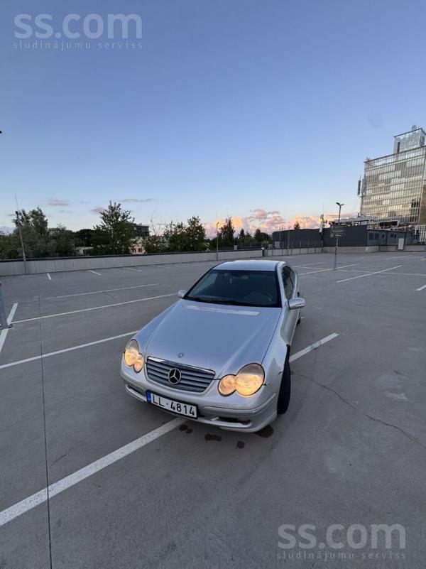 Pelēks Mercedes-Benz C 180 2001 Rīga, ar dzinēja tilpumu 2.00 L un nobraukumu 147 tūkst. km par 1500 €, foto 1 vietnē AUTOMOTO.COM.LV