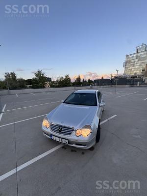 Grey Mercedes-Benz C 180 2001 in Riga, with an engine capacity of 2.00 L and mileage of 147 thousand km for 1500 €, photo  on AUTOMOTO.COM.LV