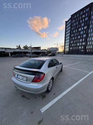 Grey Mercedes-Benz C 180 2001 in Riga, with an engine capacity of 2.00 L and mileage of 147 thousand km for 1500 €, photo 3 on AUTOMOTO.COM.LV