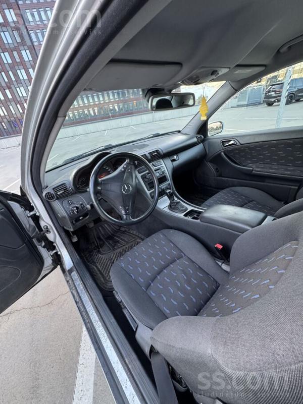 Pelēks Mercedes-Benz C 180 2001 Rīga, ar dzinēja tilpumu 2.00 L un nobraukumu 147 tūkst. km par 1500 €, foto 6 vietnē AUTOMOTO.COM.LV