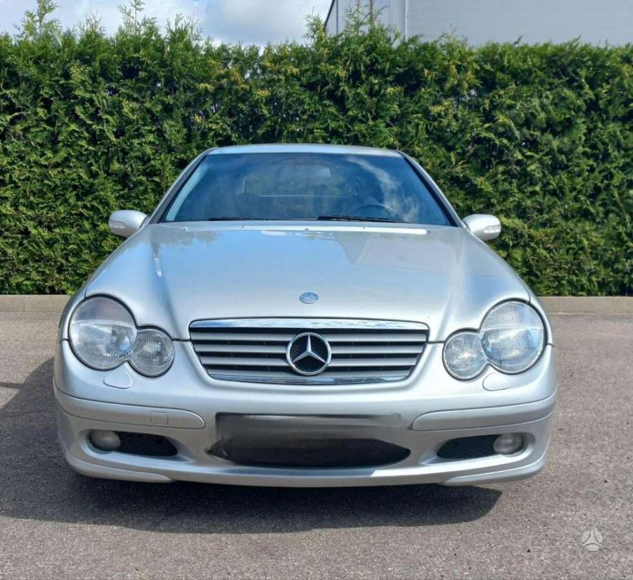 Grey Mercedes-Benz C 180 2004 in Siauliai, with an engine capacity of 1.80 L and mileage of 204 thousand km for 2150 €, photo 1 on AUTOMOTO.COM.LV