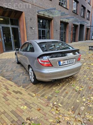 Grey Mercedes-Benz C 180 2005 in Riga, with an engine capacity of 1.80 L and mileage of 169 thousand km for 2350 €, photo 4 on AUTOMOTO.COM.LV