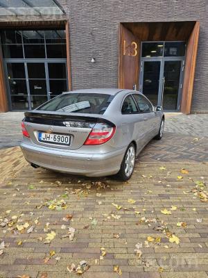 Grey Mercedes-Benz C 180 2005 in Riga, with an engine capacity of 1.80 L and mileage of 169 thousand km for 2350 €, photo 6 on AUTOMOTO.COM.LV