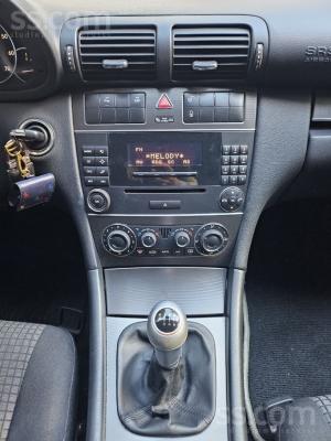 Grey Mercedes-Benz C 180 2005 in Riga, with an engine capacity of 1.80 L and mileage of 169 thousand km for 2350 €, photo 8 on AUTOMOTO.COM.LV