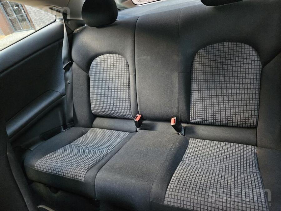 Grey Mercedes-Benz C 180 2005 in Riga, with an engine capacity of 1.80 L and mileage of 169 thousand km for 2350 €, photo 9 on AUTOMOTO.COM.LV