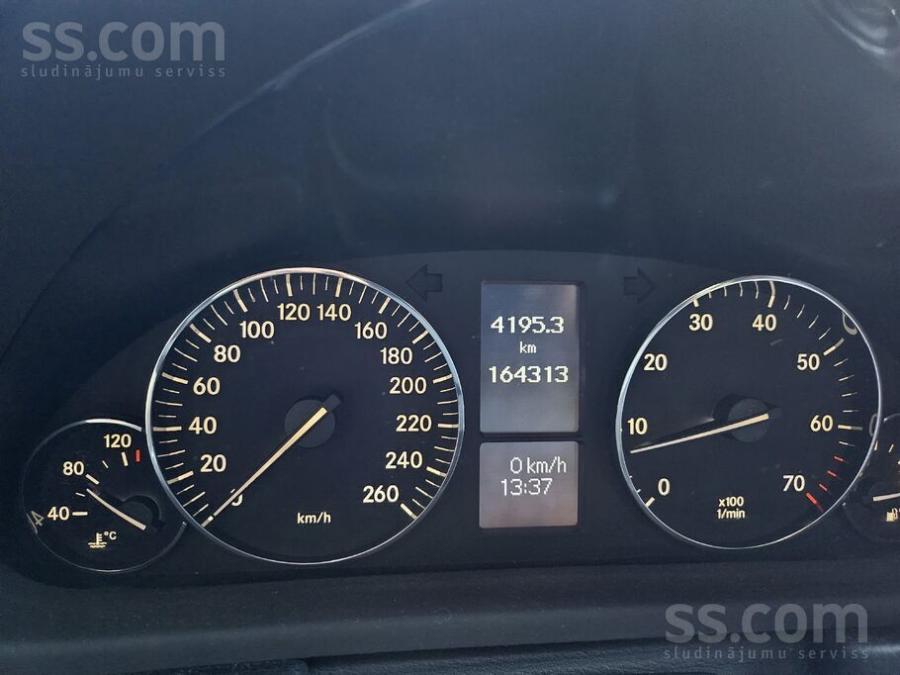 Grey Mercedes-Benz C 180 2005 in Riga, with an engine capacity of 1.80 L and mileage of 169 thousand km for 2350 €, photo 10 on AUTOMOTO.COM.LV