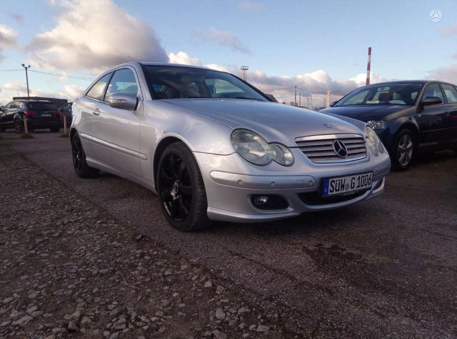 Grey Mercedes-Benz C 180 2006 in Vilnius, with an engine capacity of 1.80 L and mileage of 195 thousand km for 3750 €, photo 3 on AUTOMOTO.COM.LV
