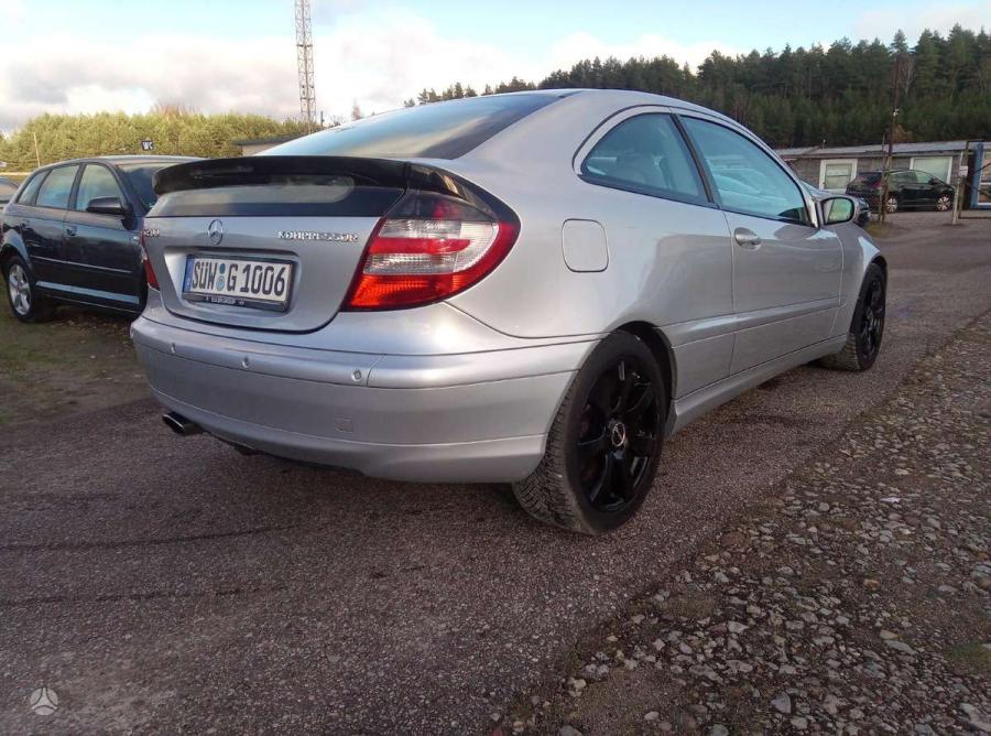 Grey Mercedes-Benz C 180 2006 in Vilnius, with an engine capacity of 1.80 L and mileage of 195 thousand km for 3750 €, photo 6 on AUTOMOTO.COM.LV