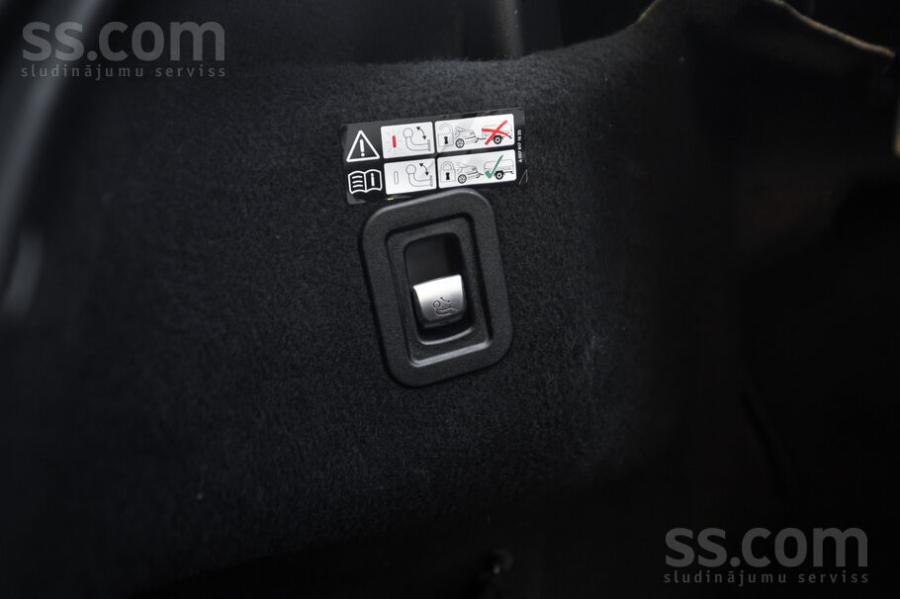 Pelēks Mercedes-Benz C 180 2016 Tukums, ar dzinēja tilpumu 1.60 L un nobraukumu 93 tūkst. km par 19000 €, foto 21 vietnē AUTOMOTO.COM.LV