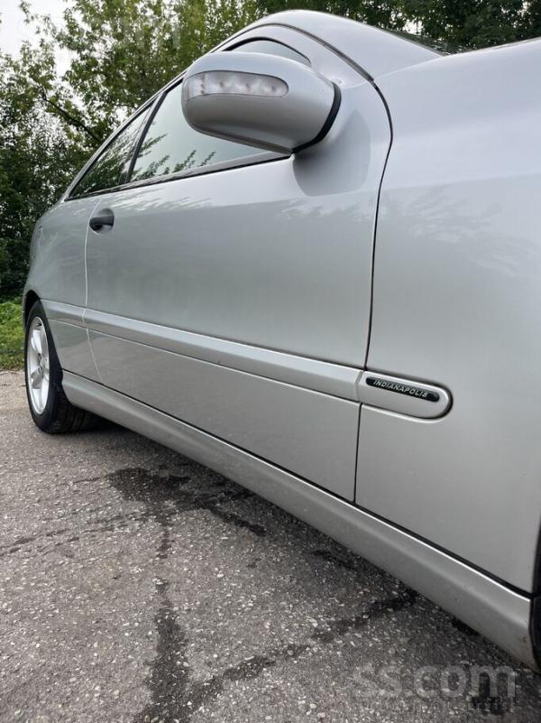 Grey Mercedes-Benz C 180 2003 in Ogre, with an engine capacity of 2.00 L and mileage of 298 thousand km for 2000 €, photo 6 on AUTOMOTO.COM.LV