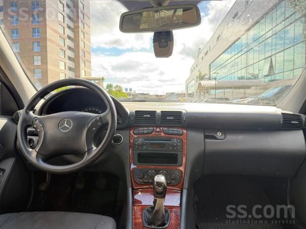 Pelēks Mercedes-Benz C 180 2002 Rīga, ar dzinēja tilpumu 2.00 L un nobraukumu 0 tūkst. km par 1500 €, foto 7 vietnē AUTOMOTO.COM.LV