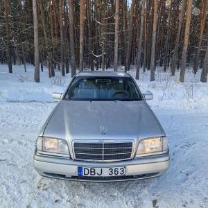 Pelēks Mercedes-Benz C 180 1996 Ukmergė, ar dzinēja tilpumu 1.80 L un nobraukumu 127 tūkst. km par 1500 €, foto  vietnē AUTOMOTO.COM.LV