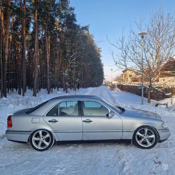 Pelēks Mercedes-Benz C 180 1996 Ukmergė, ar dzinēja tilpumu 1.80 L un nobraukumu 127 tūkst. km par 1500 €, foto 3 vietnē AUTOMOTO.COM.LV