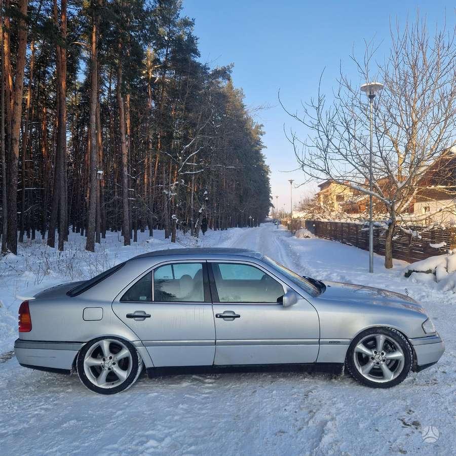 Pelēks Mercedes-Benz C 180 1996 Ukmergė, ar dzinēja tilpumu 1.80 L un nobraukumu 127 tūkst. km par 1500 €, foto 3 vietnē AUTOMOTO.COM.LV