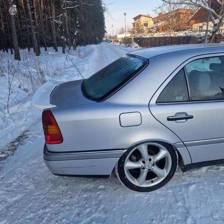 Pelēks Mercedes-Benz C 180 1996 Ukmergė, ar dzinēja tilpumu 1.80 L un nobraukumu 127 tūkst. km par 1500 €, foto 5 vietnē AUTOMOTO.COM.LV