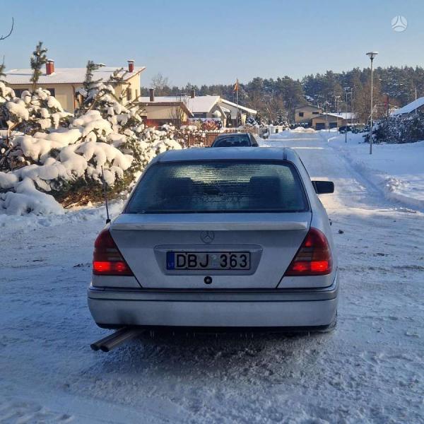 Pelēks Mercedes-Benz C 180 1996 Ukmergė, ar dzinēja tilpumu 1.80 L un nobraukumu 127 tūkst. km par 1500 €, foto 8 vietnē AUTOMOTO.COM.LV