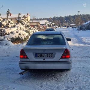 Pelēks Mercedes-Benz C 180 1996 Ukmergė, ar dzinēja tilpumu 1.80 L un nobraukumu 127 tūkst. km par 1500 €, foto 8 vietnē AUTOMOTO.COM.LV