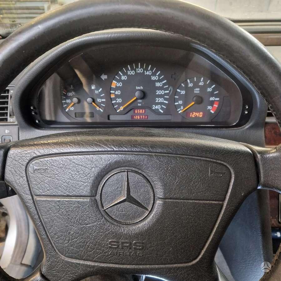 Pelēks Mercedes-Benz C 180 1996 Ukmergė, ar dzinēja tilpumu 1.80 L un nobraukumu 127 tūkst. km par 1500 €, foto 19 vietnē AUTOMOTO.COM.LV