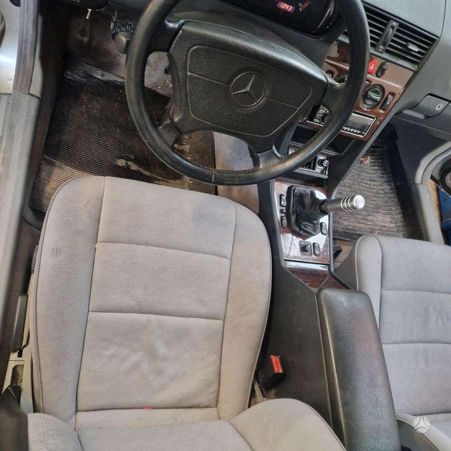 Pelēks Mercedes-Benz C 180 1996 Ukmergė, ar dzinēja tilpumu 1.80 L un nobraukumu 127 tūkst. km par 1500 €, foto 23 vietnē AUTOMOTO.COM.LV
