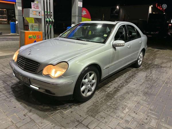 Pelēks Mercedes-Benz C 180 2001 Viļņa, ar dzinēja tilpumu 2.00 L un nobraukumu 289 tūkst. km par 1100 €, foto 1 vietnē AUTOMOTO.COM.LV