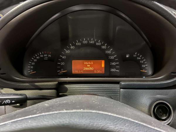 Pelēks Mercedes-Benz C 180 2001 Viļņa, ar dzinēja tilpumu 2.00 L un nobraukumu 289 tūkst. km par 1100 €, foto 8 vietnē AUTOMOTO.COM.LV