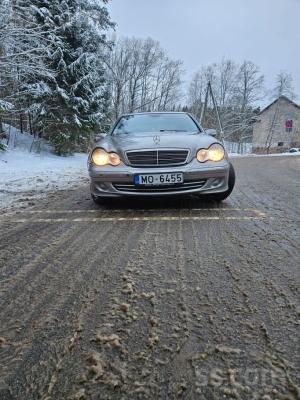 Pelēks Mercedes-Benz C 180 2004 Valka, ar dzinēja tilpumu 1.80 L un nobraukumu 389 tūkst. km par 2200 €, foto  vietnē AUTOMOTO.COM.LV