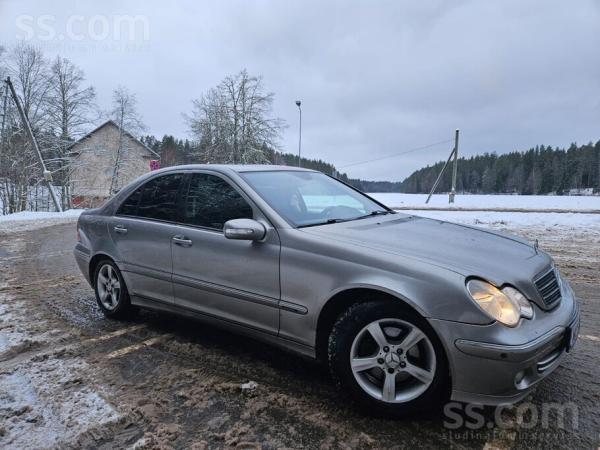 Grey Mercedes-Benz C 180 2004 in Valka, with an engine capacity of 1.80 L and mileage of 389 thousand km for 2200 €, photo 2 on AUTOMOTO.COM.LV