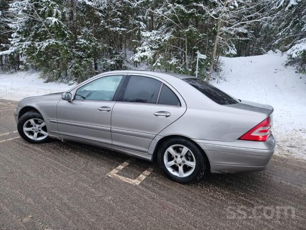 Grey Mercedes-Benz C 180 2004 in Valka, with an engine capacity of 1.80 L and mileage of 389 thousand km for 2200 €, photo 3 on AUTOMOTO.COM.LV