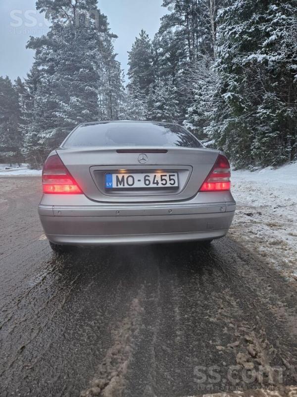Grey Mercedes-Benz C 180 2004 in Valka, with an engine capacity of 1.80 L and mileage of 389 thousand km for 2200 €, photo 4 on AUTOMOTO.COM.LV