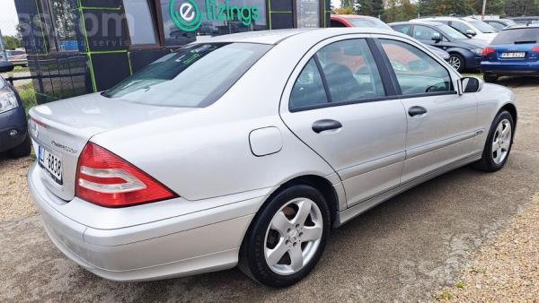 Grey Mercedes-Benz C 180 2005 in Riga, with an engine capacity of 1.80 L and mileage of 271 thousand km for 1690 €, photo 3 on AUTOMOTO.COM.LV