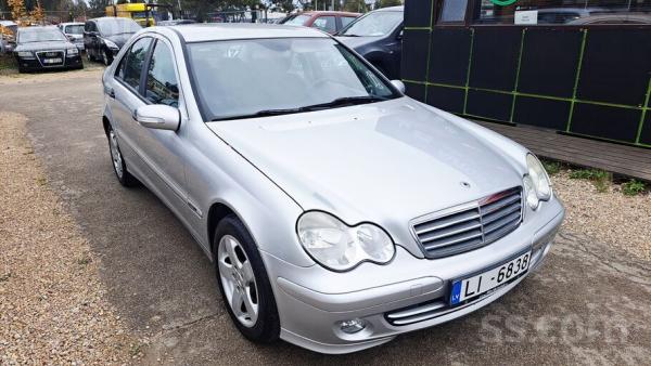 Grey Mercedes-Benz C 180 2005 in Riga, with an engine capacity of 1.80 L and mileage of 271 thousand km for 1690 €, photo 4 on AUTOMOTO.COM.LV