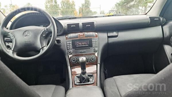 Grey Mercedes-Benz C 180 2005 in Riga, with an engine capacity of 1.80 L and mileage of 271 thousand km for 1690 €, photo 11 on AUTOMOTO.COM.LV