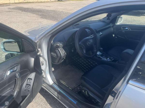 Pelēks Mercedes-Benz C 180 2006 Alīta, ar dzinēja tilpumu 1.80 L un nobraukumu 173 tūkst. km par 3450 €, foto 2 vietnē AUTOMOTO.COM.LV
