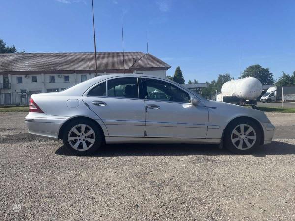 Pelēks Mercedes-Benz C 180 2006 Alīta, ar dzinēja tilpumu 1.80 L un nobraukumu 173 tūkst. km par 3450 €, foto 5 vietnē AUTOMOTO.COM.LV