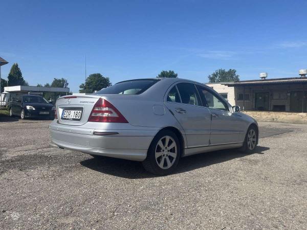 Pelēks Mercedes-Benz C 180 2006 Alīta, ar dzinēja tilpumu 1.80 L un nobraukumu 173 tūkst. km par 3450 €, foto 6 vietnē AUTOMOTO.COM.LV